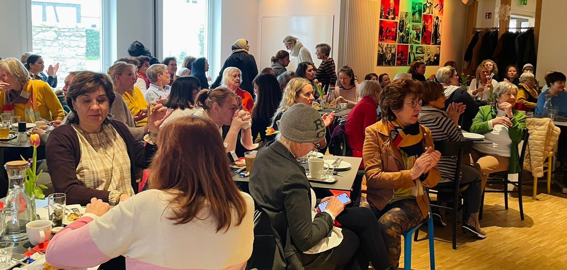 Internationales Frauenfrühstück: Vielfalt, Solidarität und gute Stimmung im Kulturcafé | Stadt ...