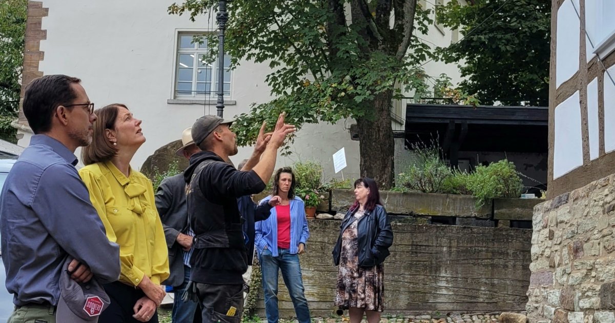 Baustellenrundgang Vortaunusmuseum: Teile der Außenfassade fertig und ...